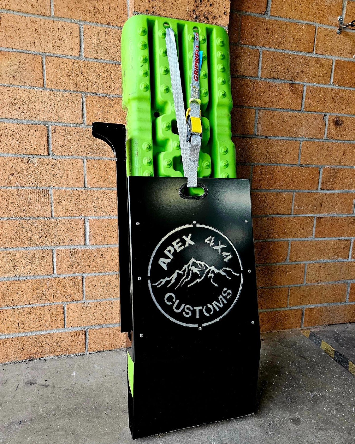 Buy MaxTrax/TRED Holder in Australia | Apex 4x4 Customs